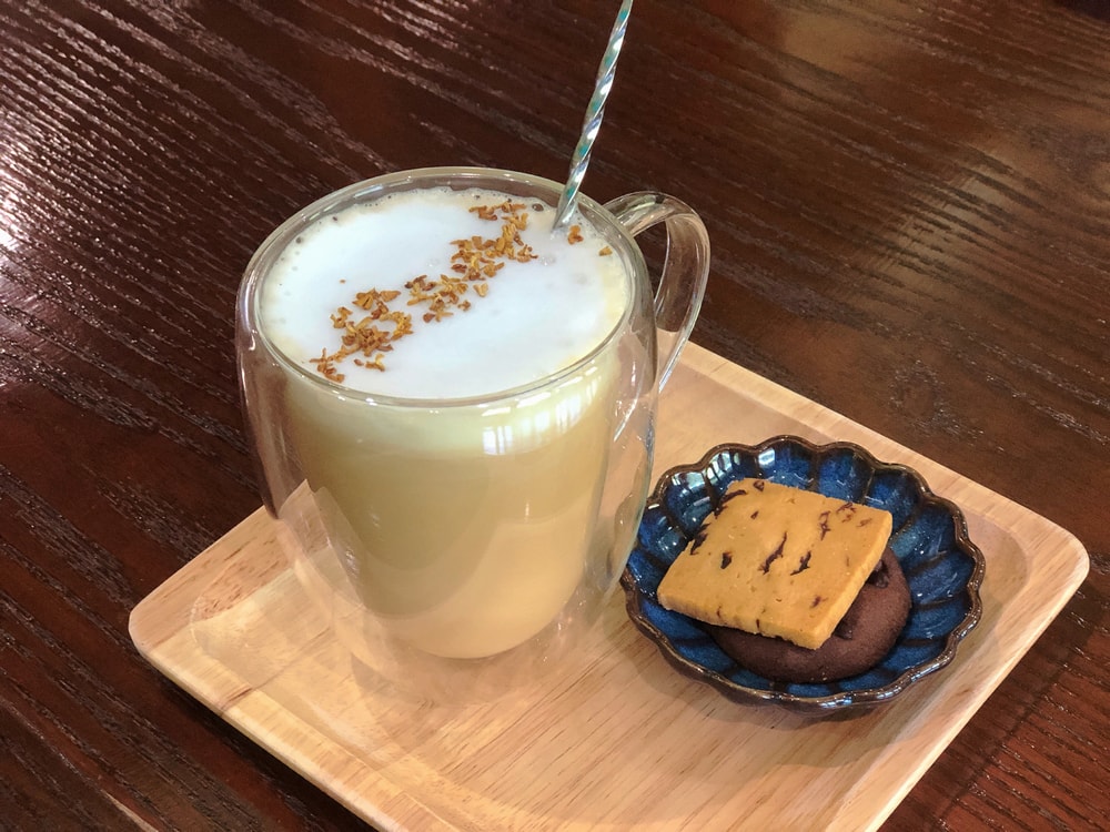 Ease café 隱藏在東湖高爾夫練習場的內的不限時景觀咖啡廳 內湖秘境咖啡廳 聚會包廂租借好所在 – Maji食尚旅圖