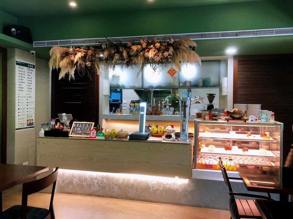 Ease café 隱藏在東湖高爾夫練習場的內的不限時景觀咖啡廳 內湖秘境咖啡廳 聚會包廂租借好所在 – Maji食尚旅圖