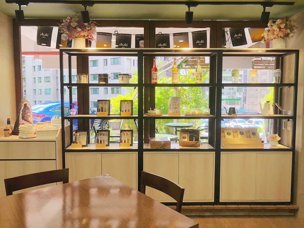 Ease café 隱藏在東湖高爾夫練習場的內的不限時景觀咖啡廳 內湖秘境咖啡廳 聚會包廂租借好所在 – Maji食尚旅圖